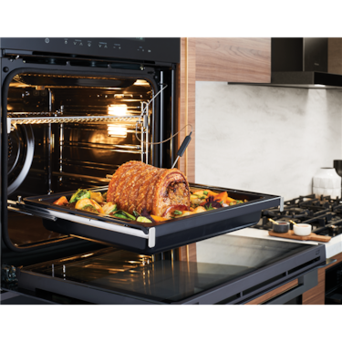60cm dark multifunction pyrolytic oven - EVEP616DSD | Electrolux Australia