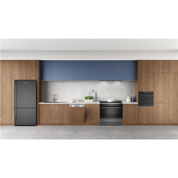 496L UltimateTaste 500 bottom freezer fridge - Matte Black - EBE5007BD ...